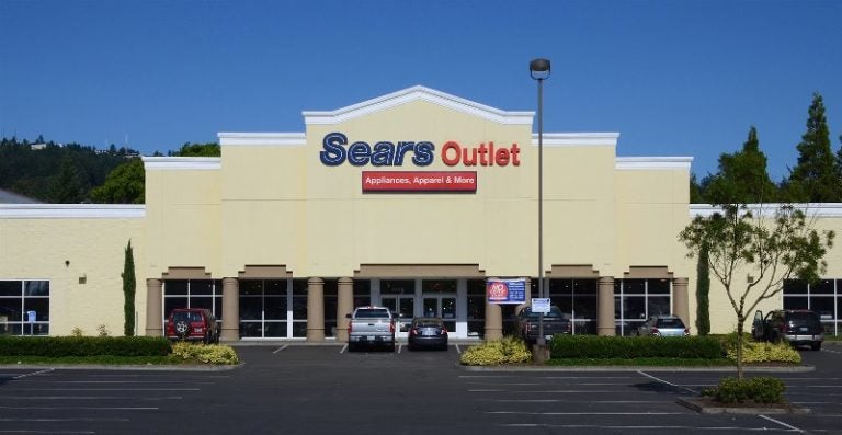 Transform Holdco offers to buy Sears Hometown and Outlet Store shares