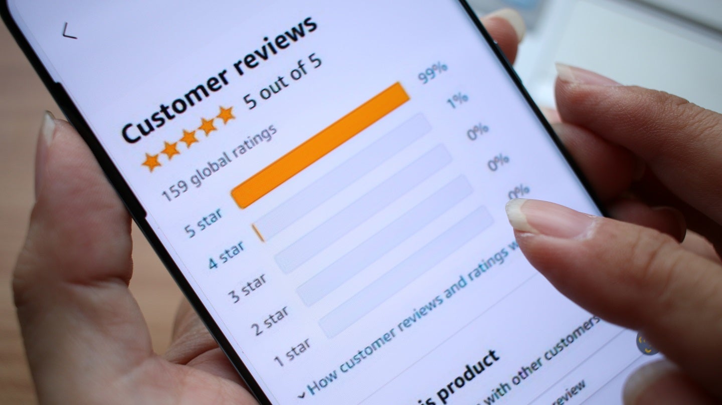 US FTC announces rule to ban fake consumer reviews